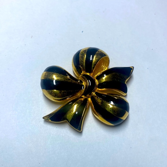 Joan Rivers | Jewelry | Joan Rivers Signed Gold Toned Brooch With Black ...